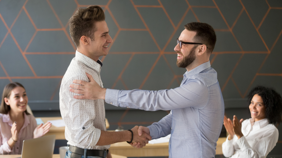 Leadership et management : les 5 principales différences - Bizme